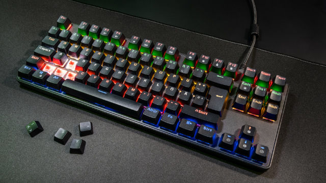 ISY IGK-4000 TKL, Gaming Tastatur, Mechanisch, Kabelgebunden, Schwarz ...