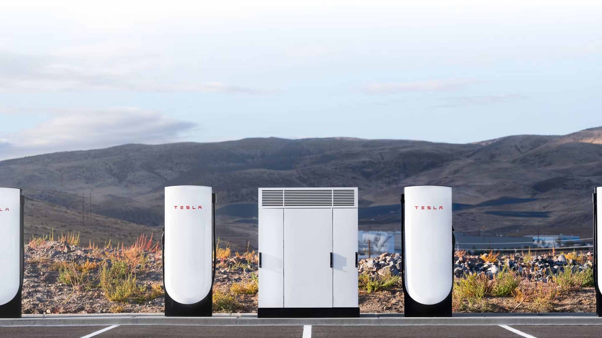 L'elettrico avanza: Tesla supera i mille Supercharger in Italia