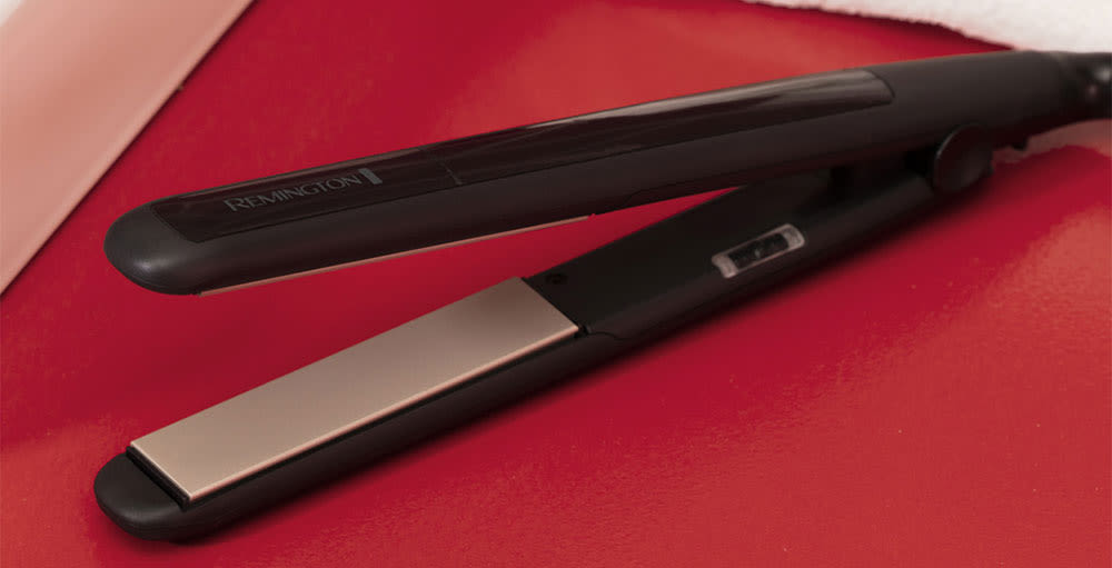 Capelli sempre in ordine con la piastra Remington Ceramic Straight 215 ...